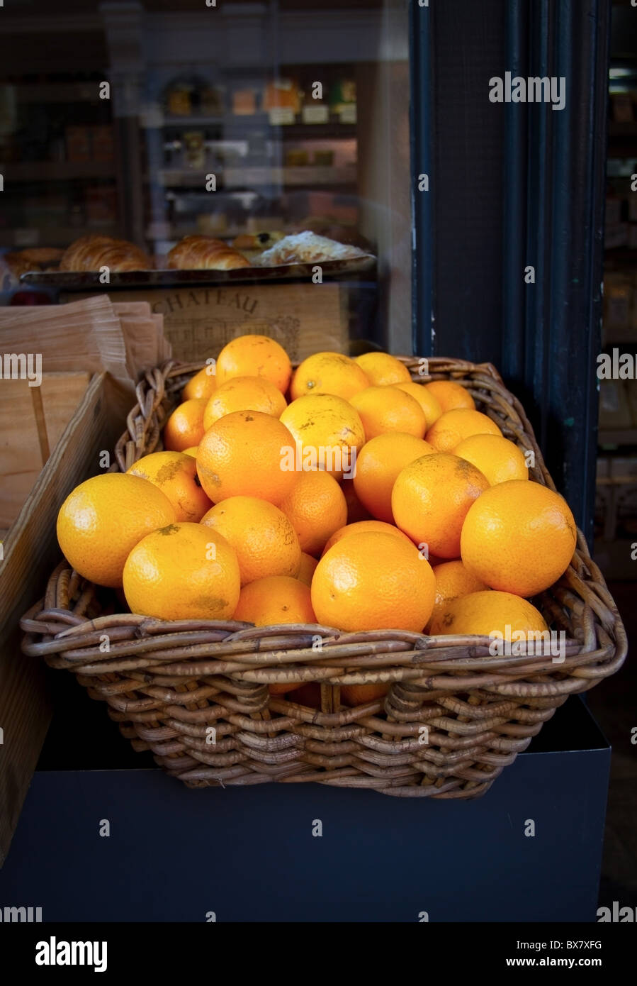 Stall window hi-res stock photography and images - Alamy
