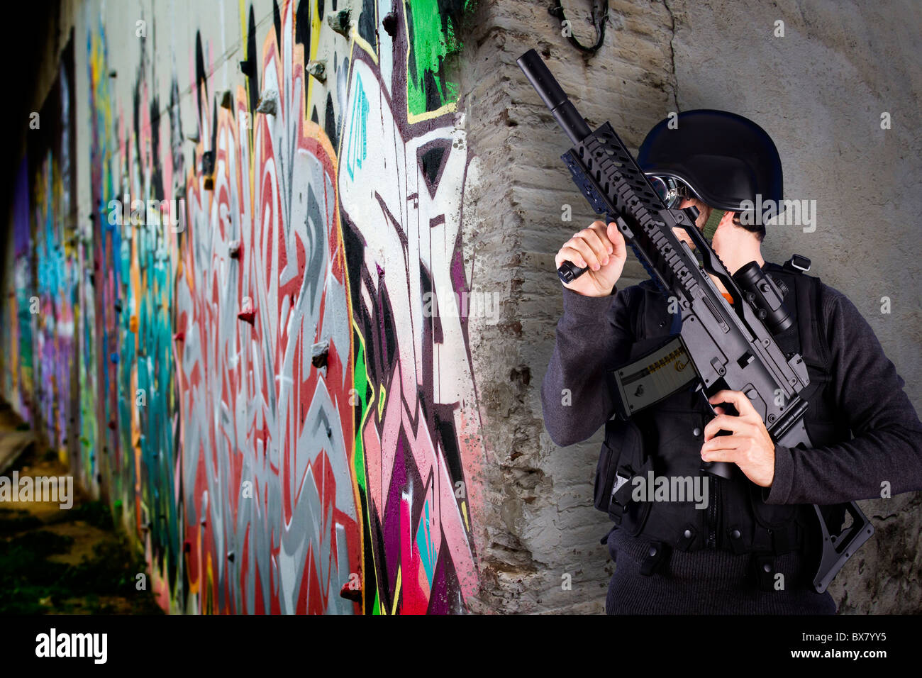 Street Assault, riot police Stock Photo - Alamy