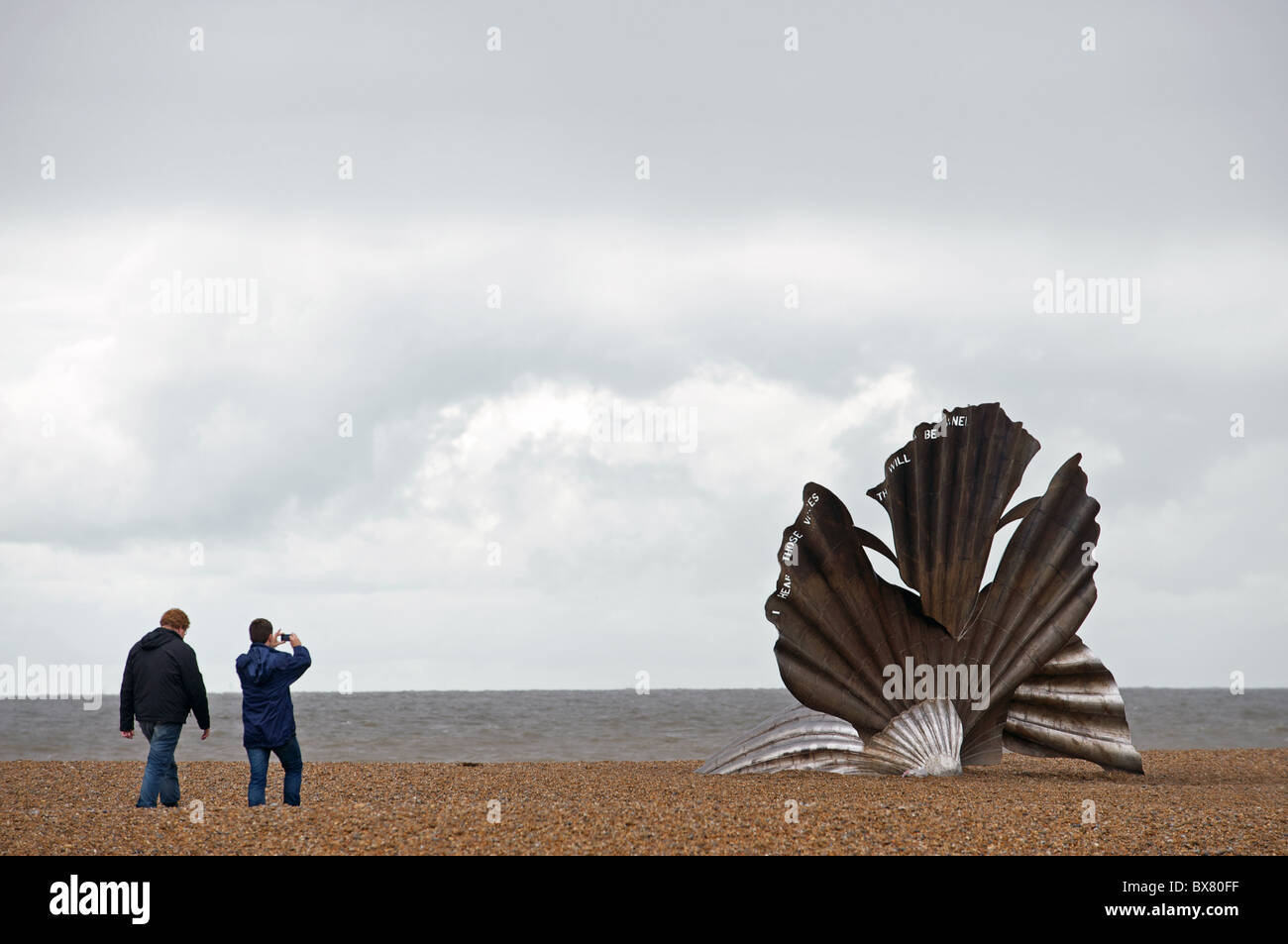 Scallop sculpture by artist maggi hambling hi-res stock photography and ...