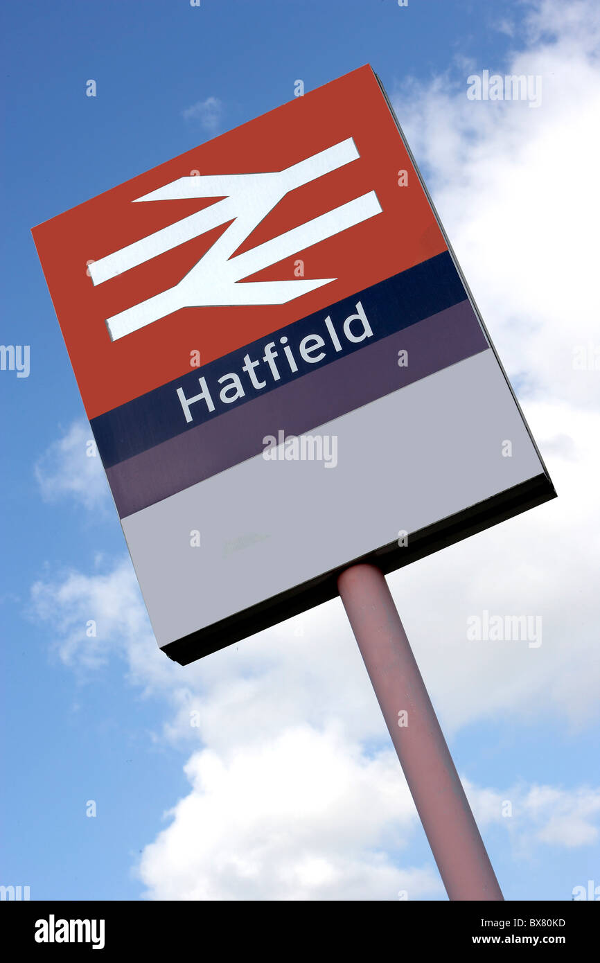 Hatfield station sign Stock Photo - Alamy