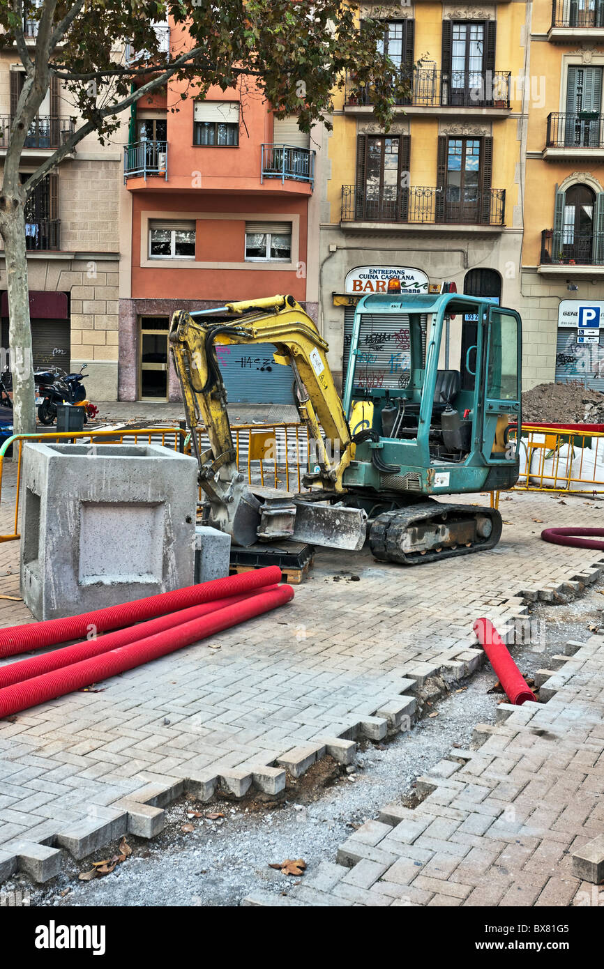 Excavator digging hole hi-res stock photography and images - Alamy