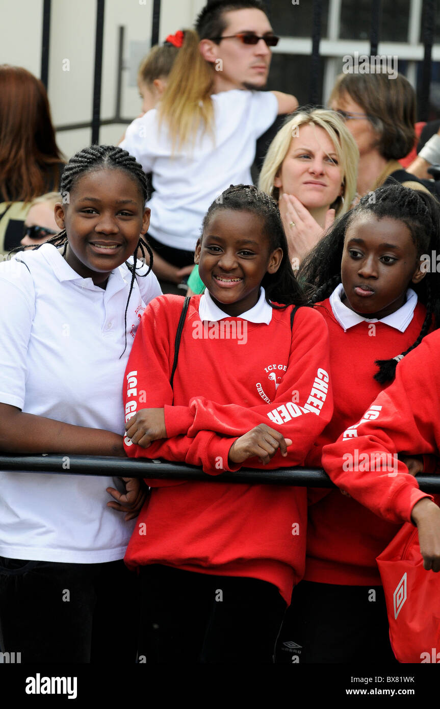 A small crowd watching the London Marathon Stock Photo - Alamy