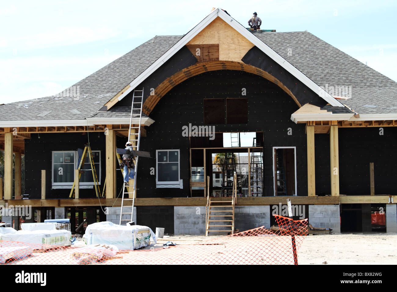Luxury house construction with several workers visible Stock Photo - Alamy