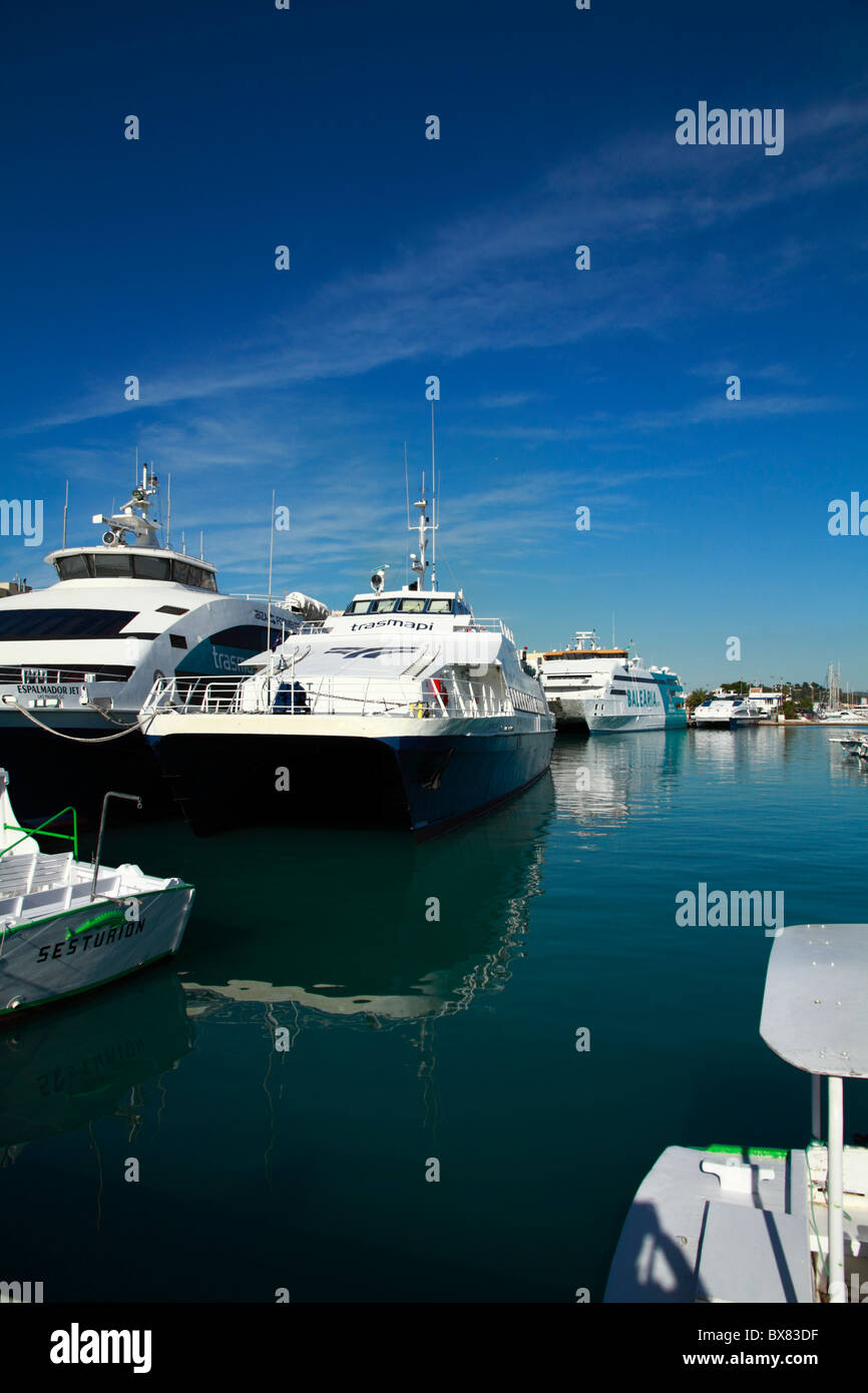 Barco buque buque carga hi-res stock photography and images - Alamy