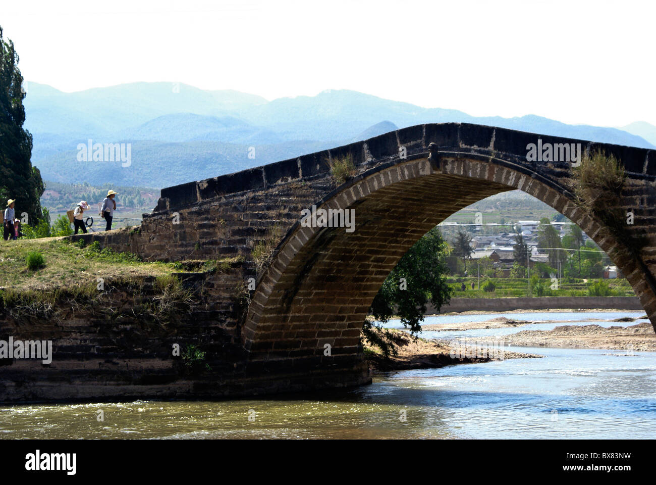 People crossing Yujin arched stone bridge, Shaxi, Jiangsu, China Stock ...