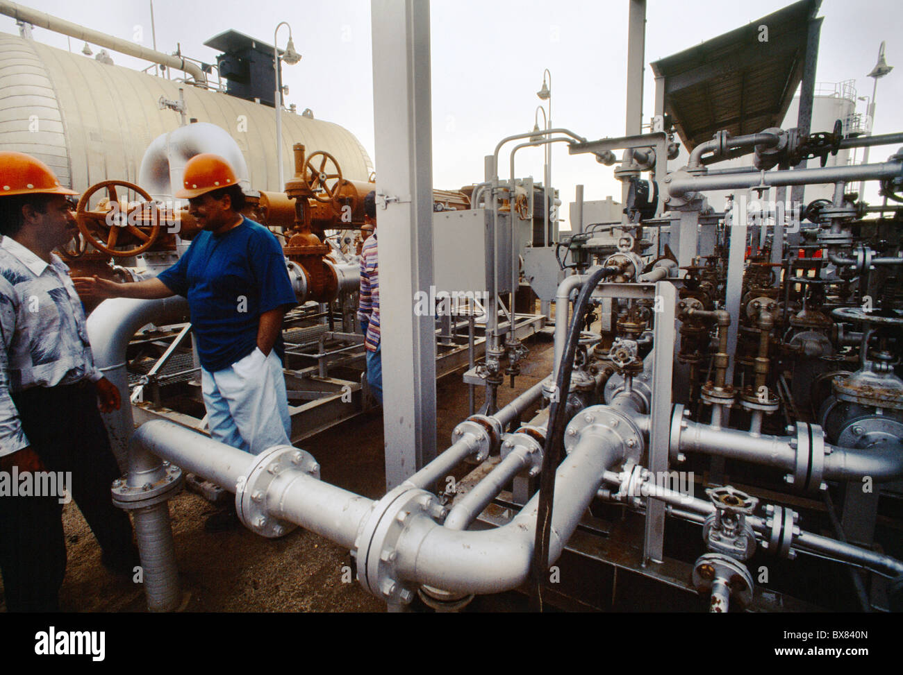 Burgan field kuwait hi-res stock photography and images - Alamy