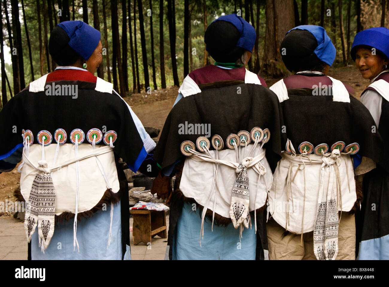 Naxi females hi-res stock photography and images - Alamy