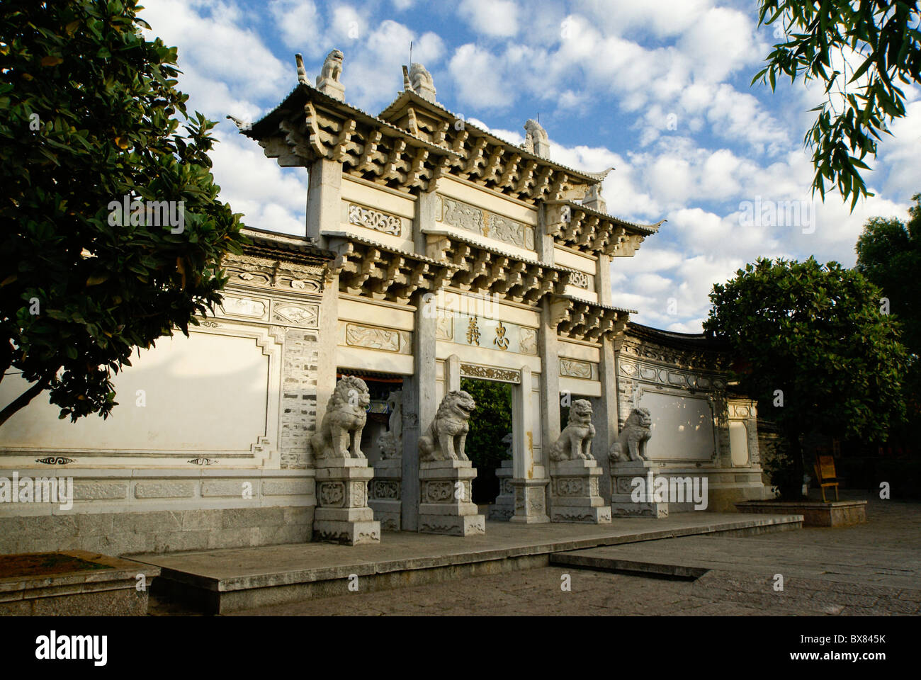 Ancient chinese gateway hi-res stock photography and images - Alamy