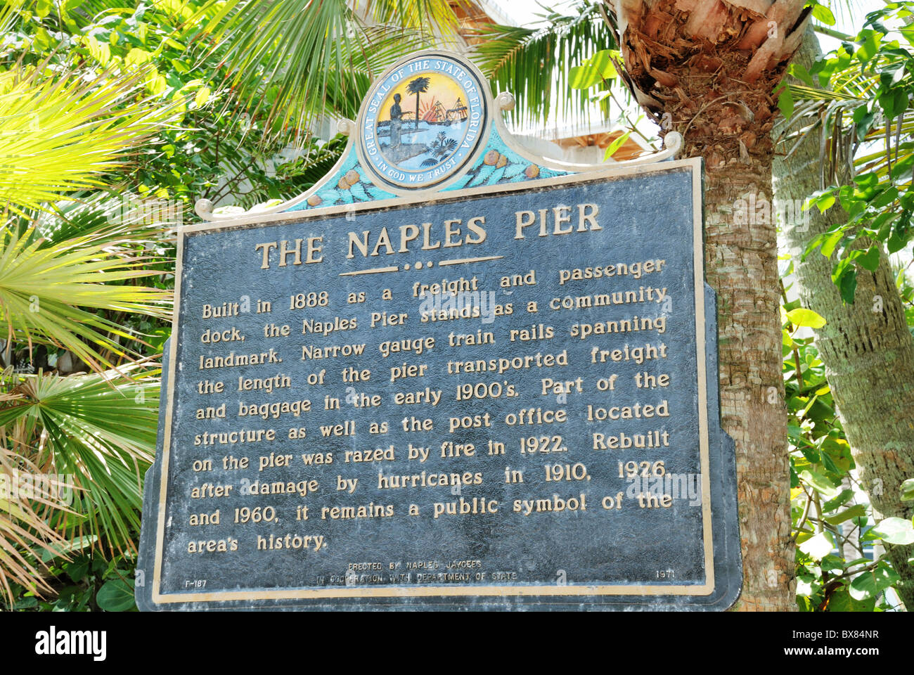 Naples florida pier sign hi-res stock photography and images - Alamy