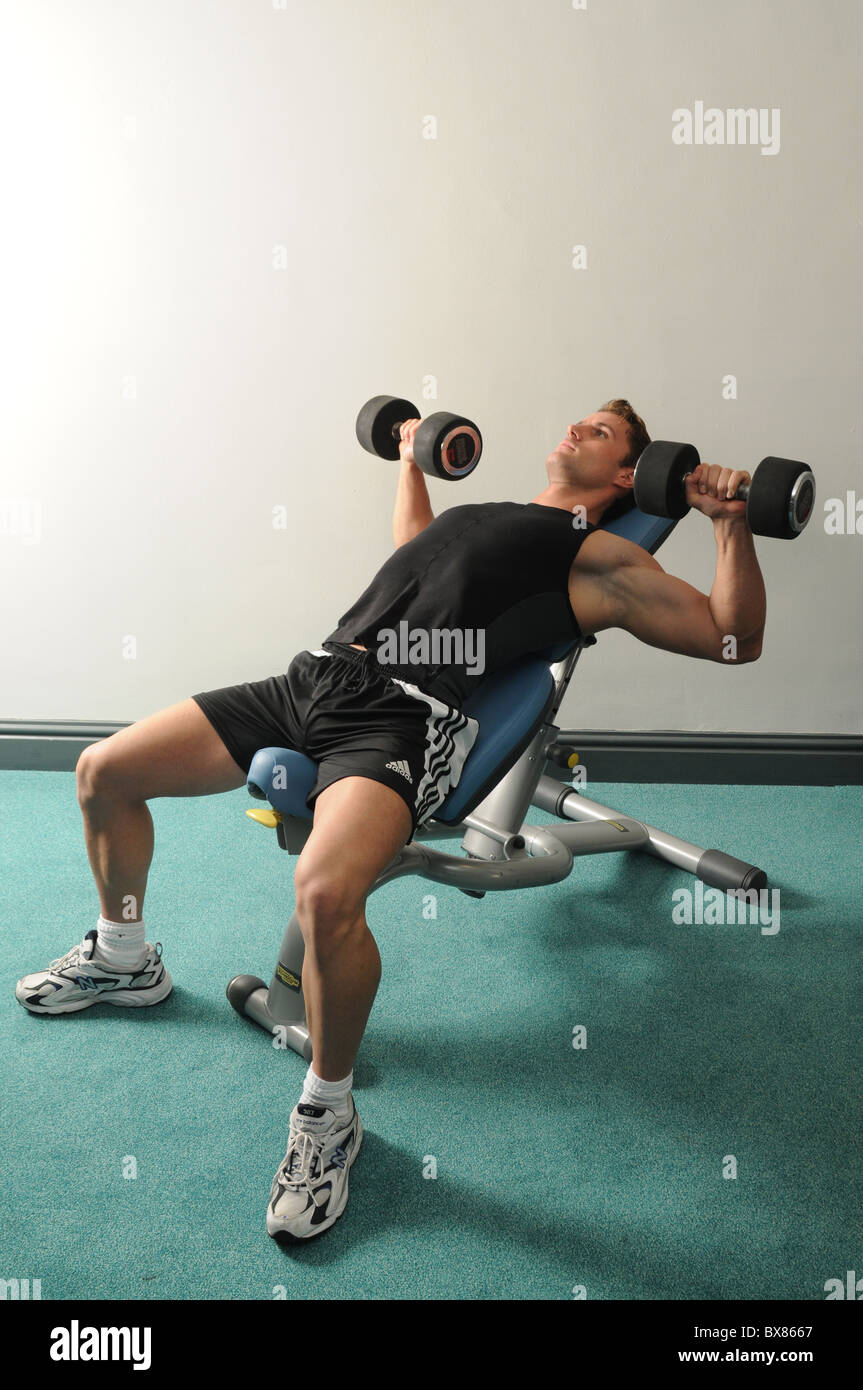 25-30 yr old male exercising in health club studio Stock Photo - Alamy