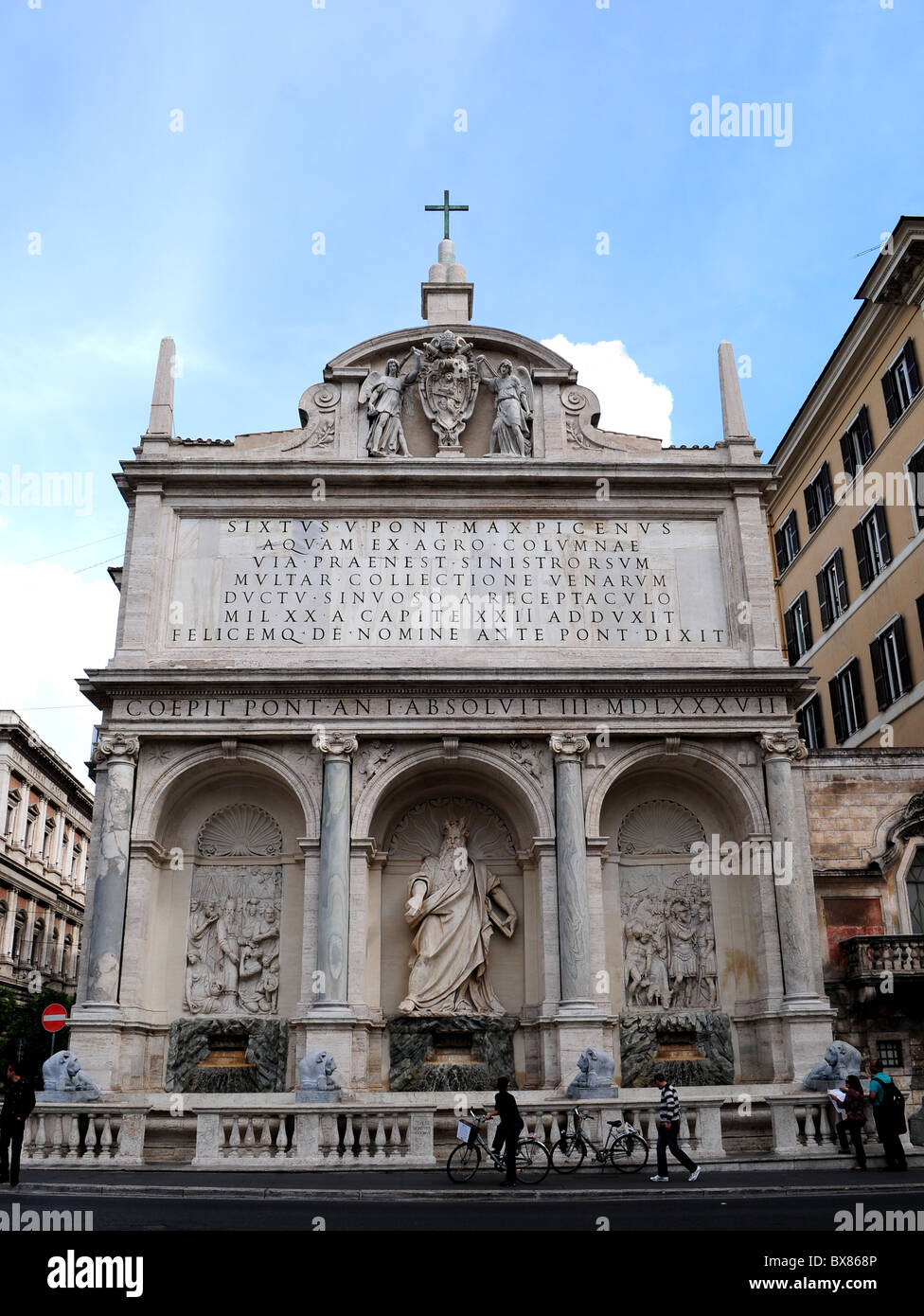 Fontana dell'Acqua Felice Roma Italy Stock Photo - Alamy