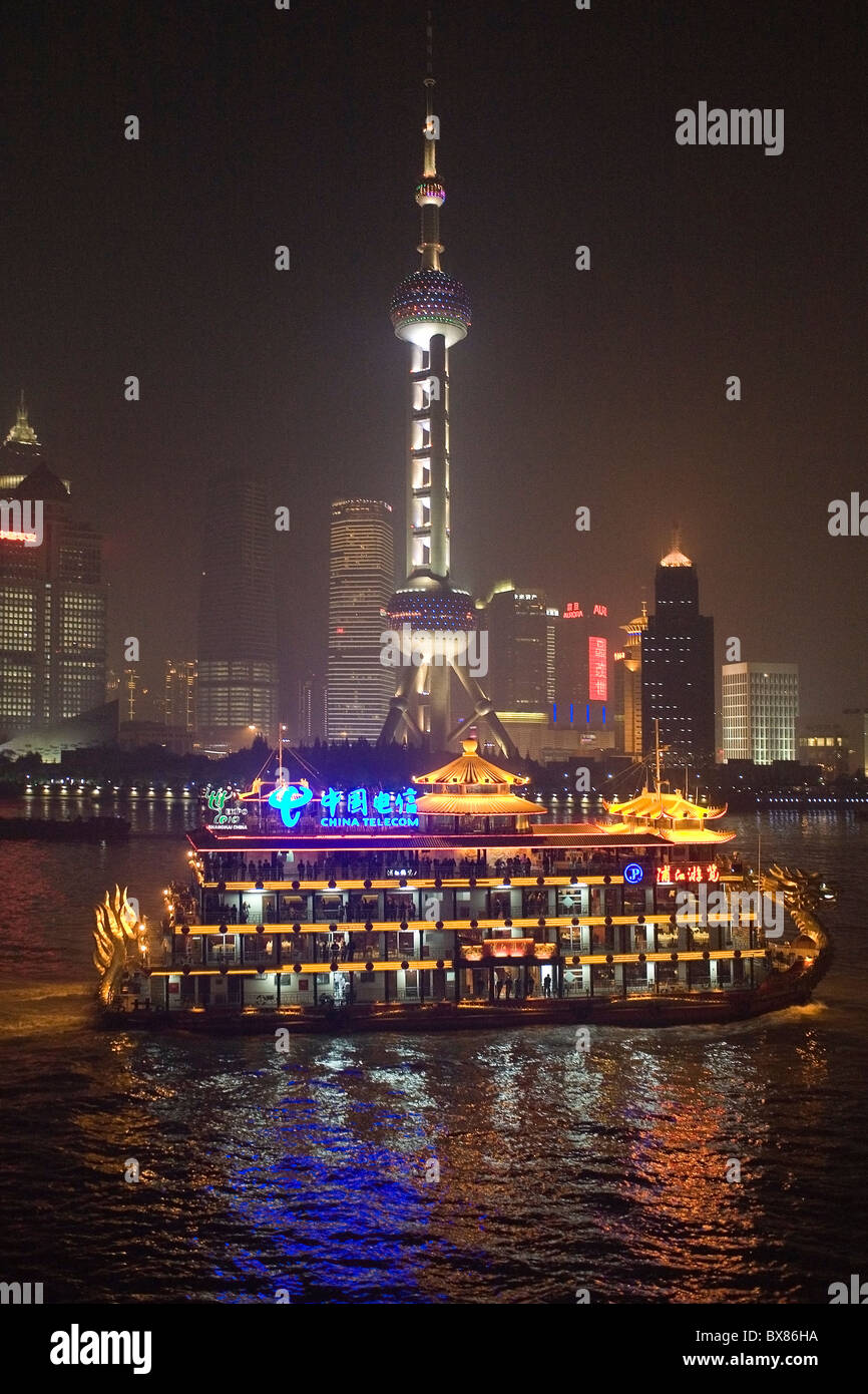 Oriental pearl tower restaurant hi-res stock photography and images - Alamy