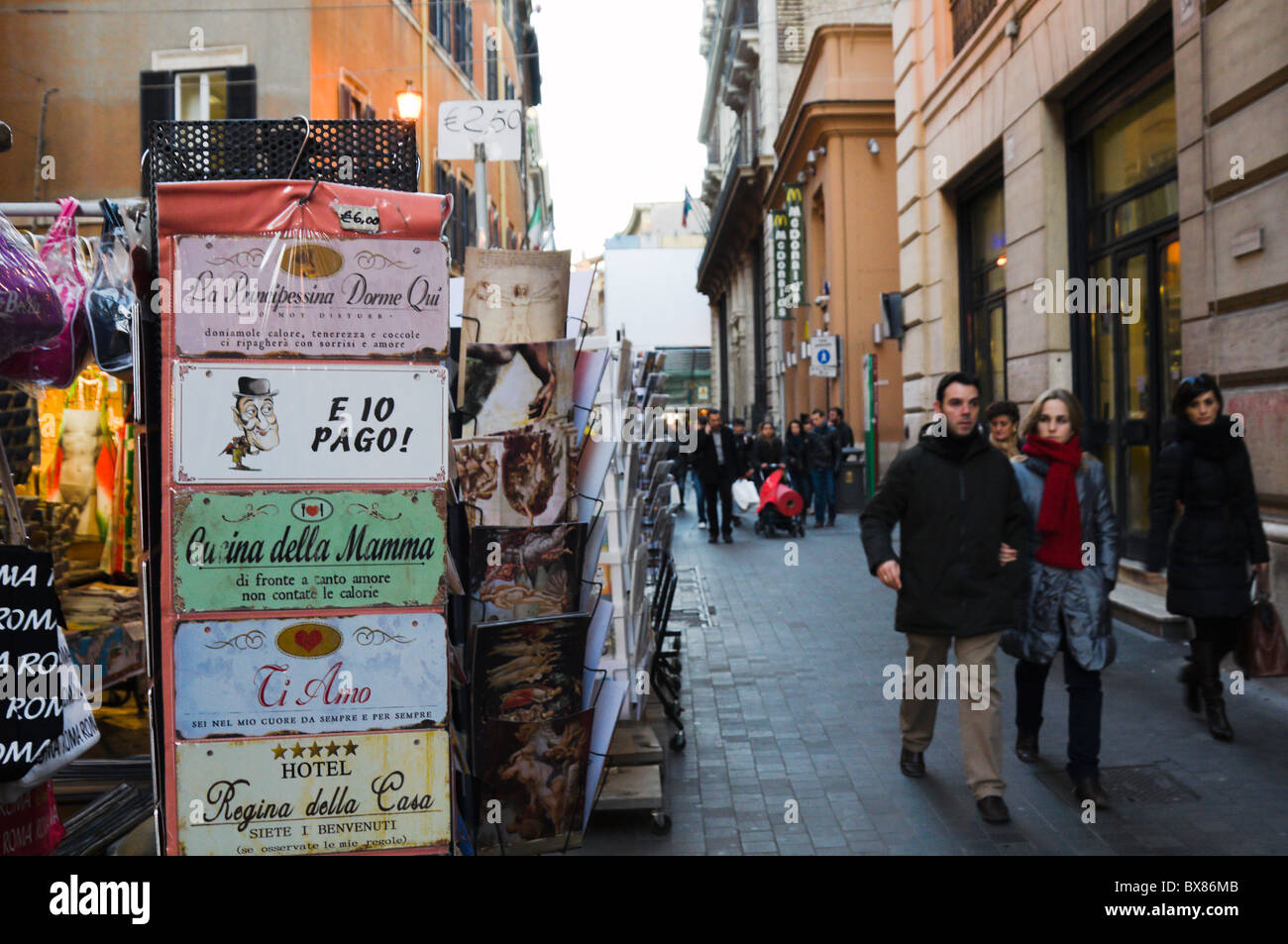 street market in Rome with passerbies Stock Photo - Alamy