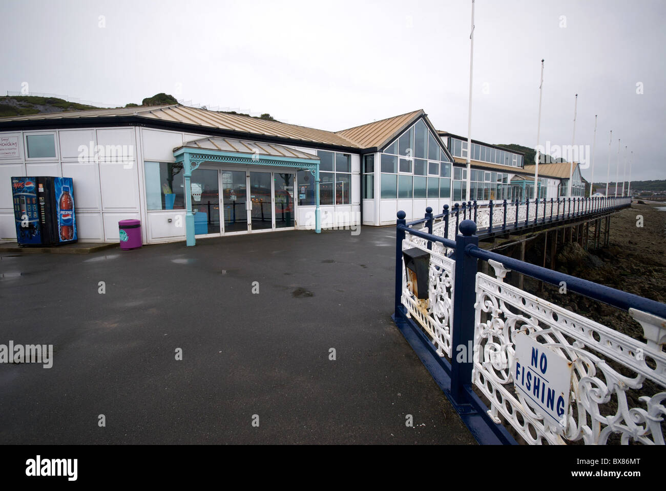 Mumbles cafe hi-res stock photography and images - Alamy