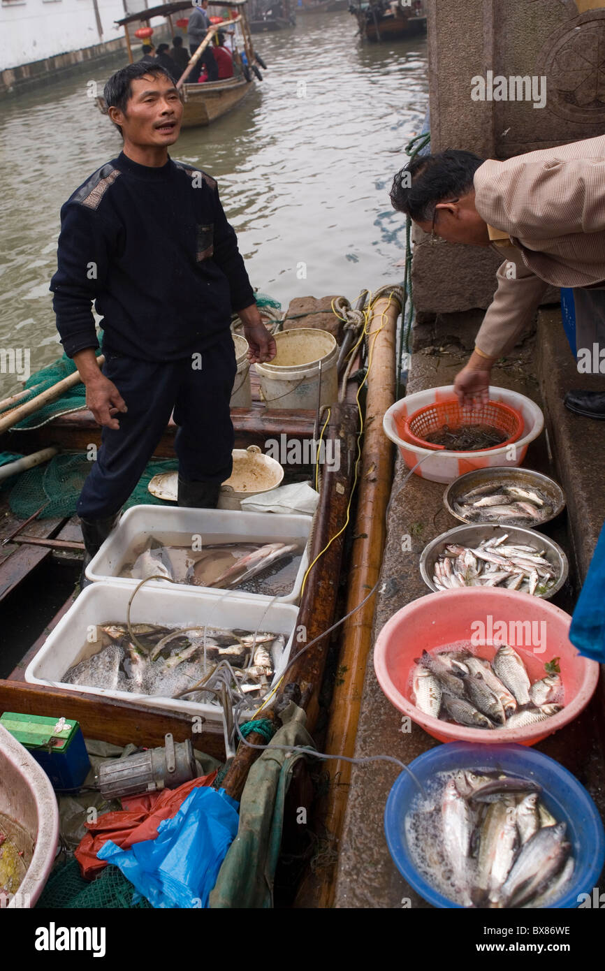 Fishmonger china hi-res stock photography and images - Alamy