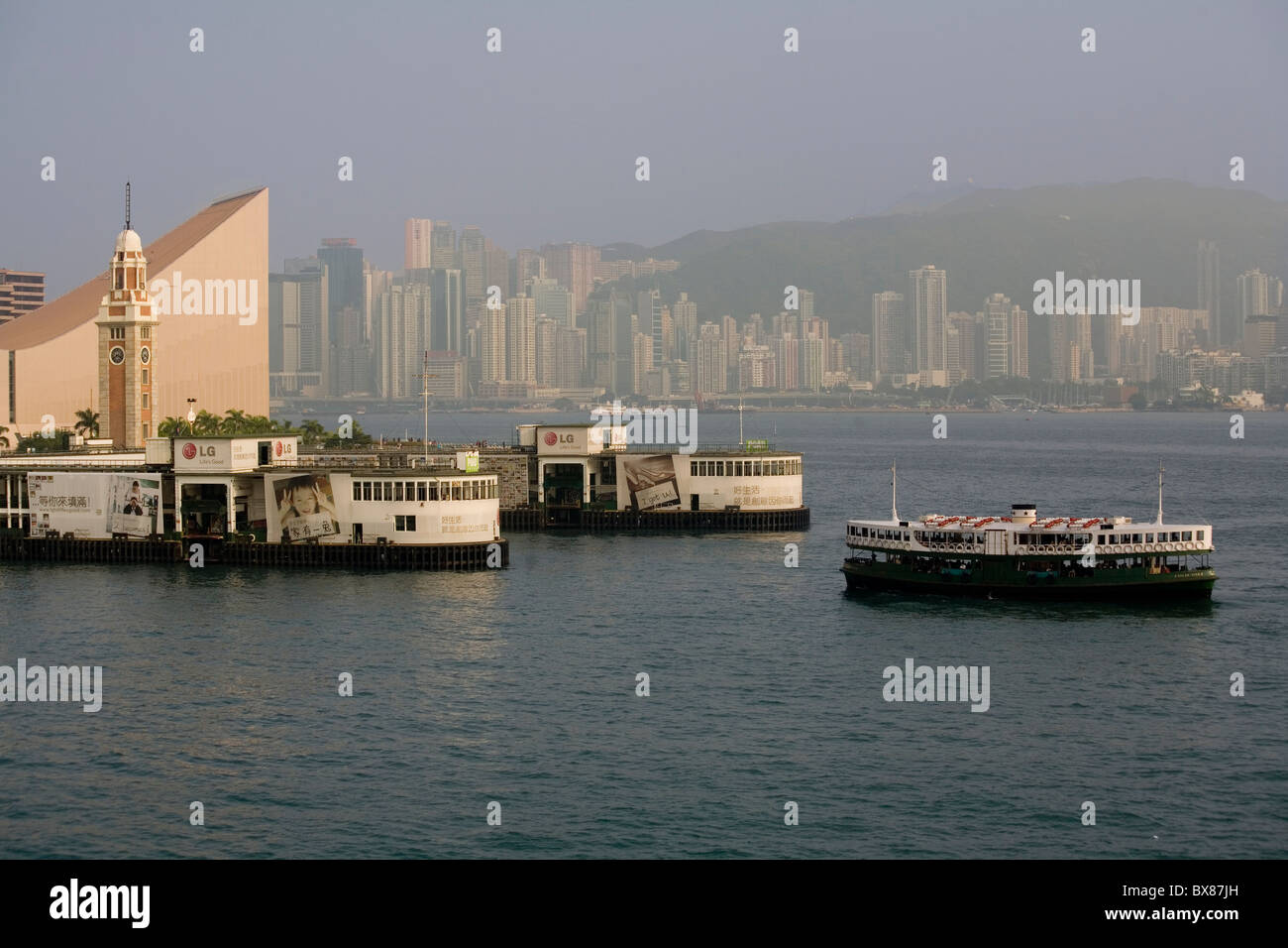 China Hong Kong Kowloon, Star ferry terminal & harbour Stock Photo - Alamy