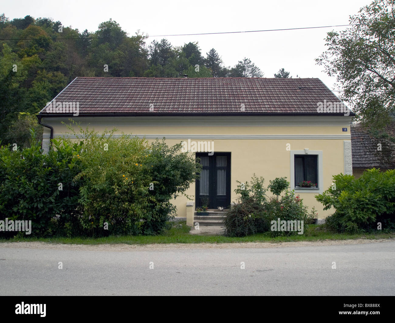 House street cladding hi-res stock photography and images - Alamy