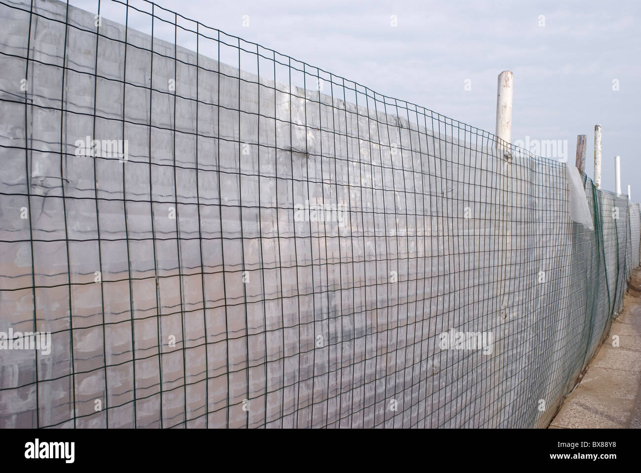 Fencing barrier hi-res stock photography and images - Alamy