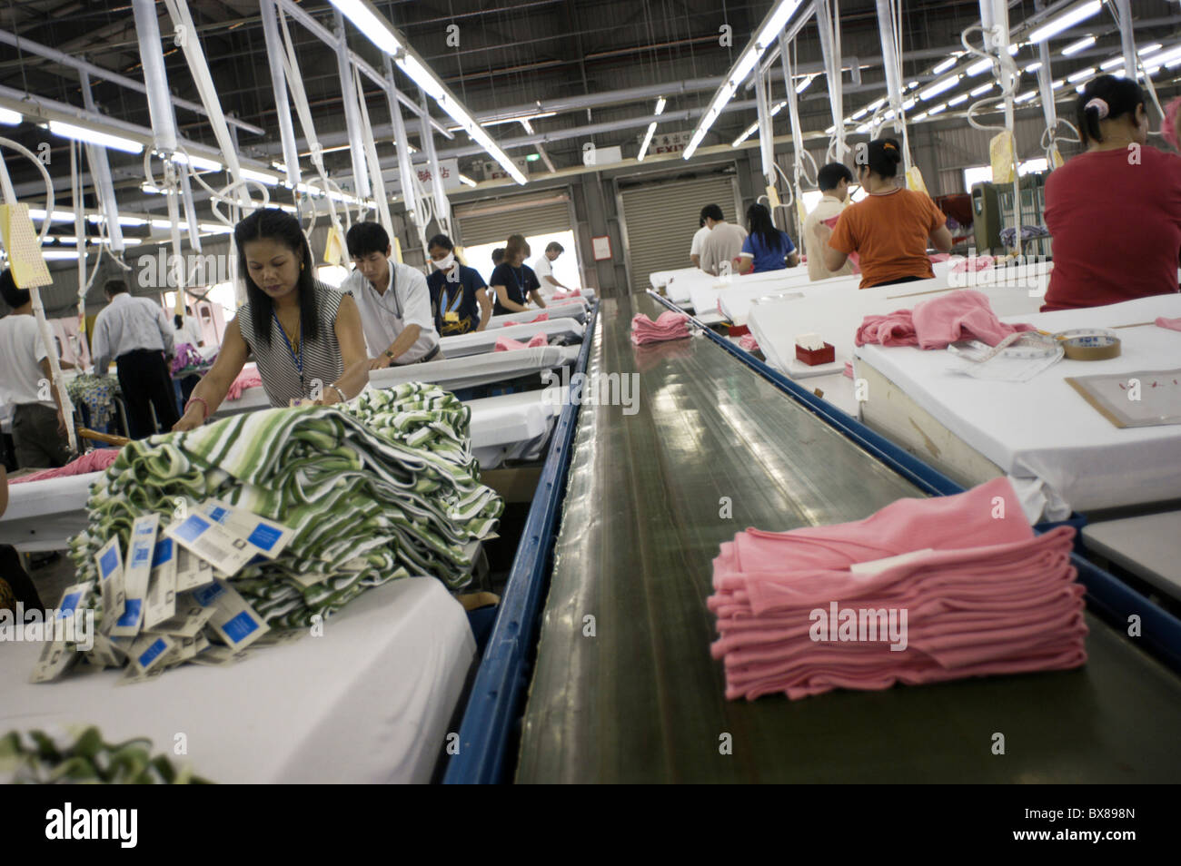 Packers at work in the United International Corp. garment factory in ...