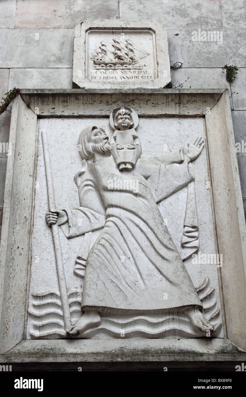 Statue of st christopher with baby jesus hi-res stock photography and ...