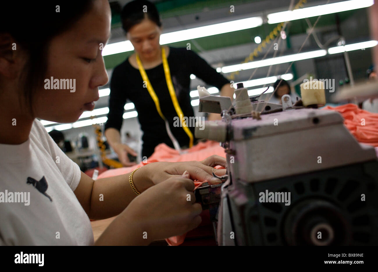 Factory workers assembly line work hi-res stock photography and images ...