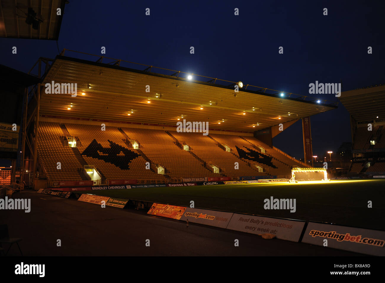 Wolverhampton Wanderers Football Club Molineux stadium at night Stock ...