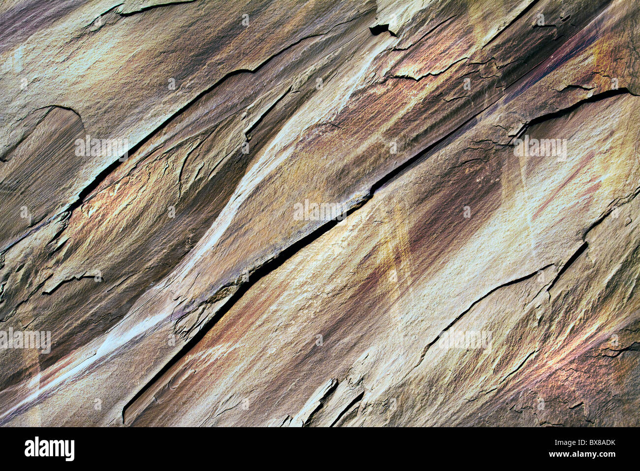 Diagonal rock formation Stock Photo - Alamy