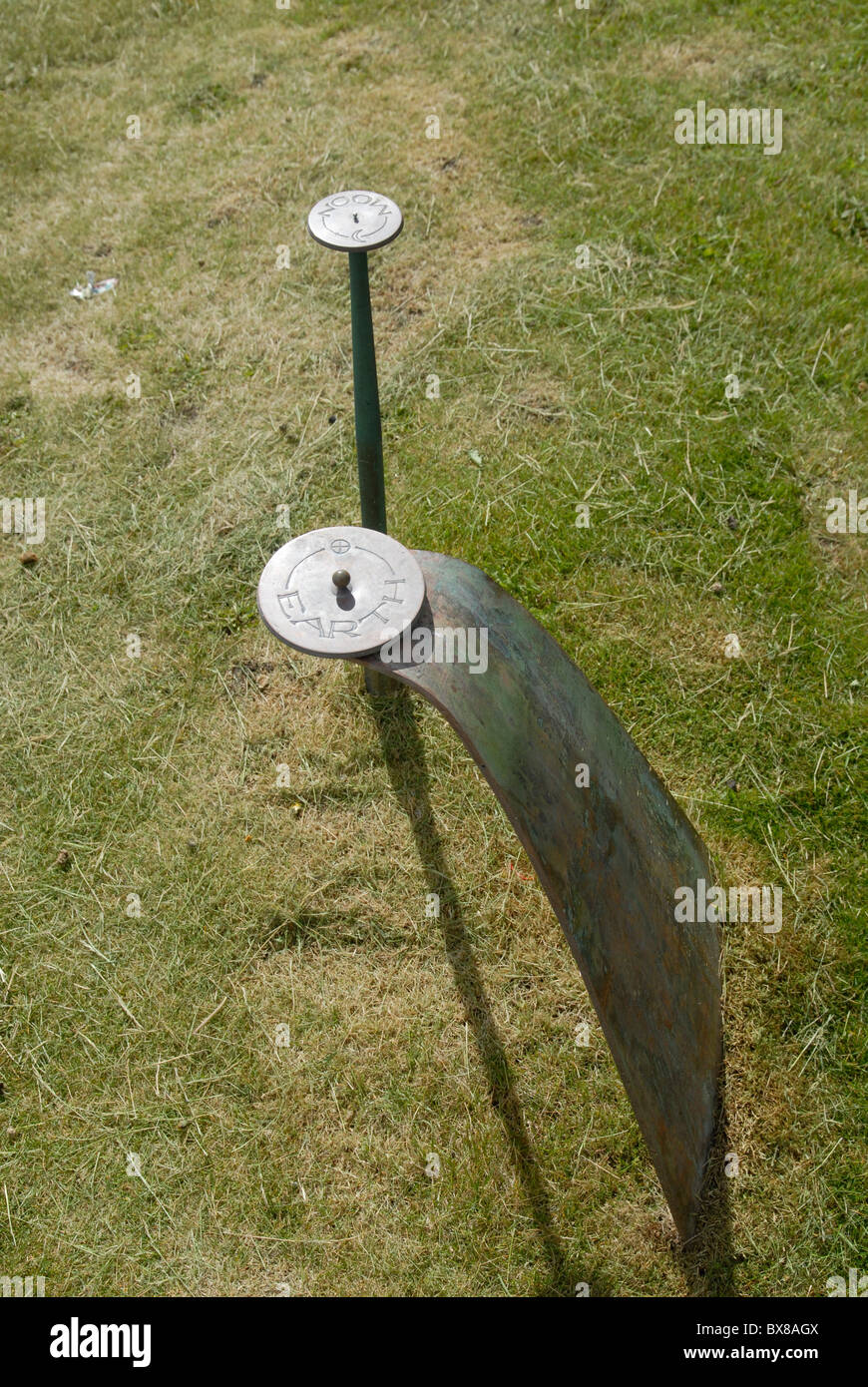 Scaled model of the Earth and the moon (correct distances and size ...