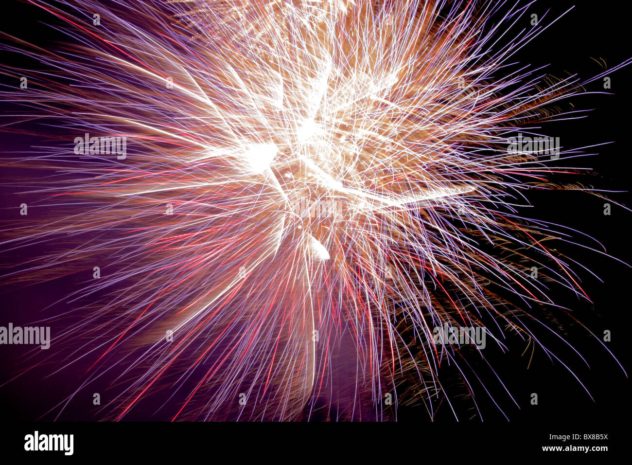 Purple firework display hi-res stock photography and images - Alamy