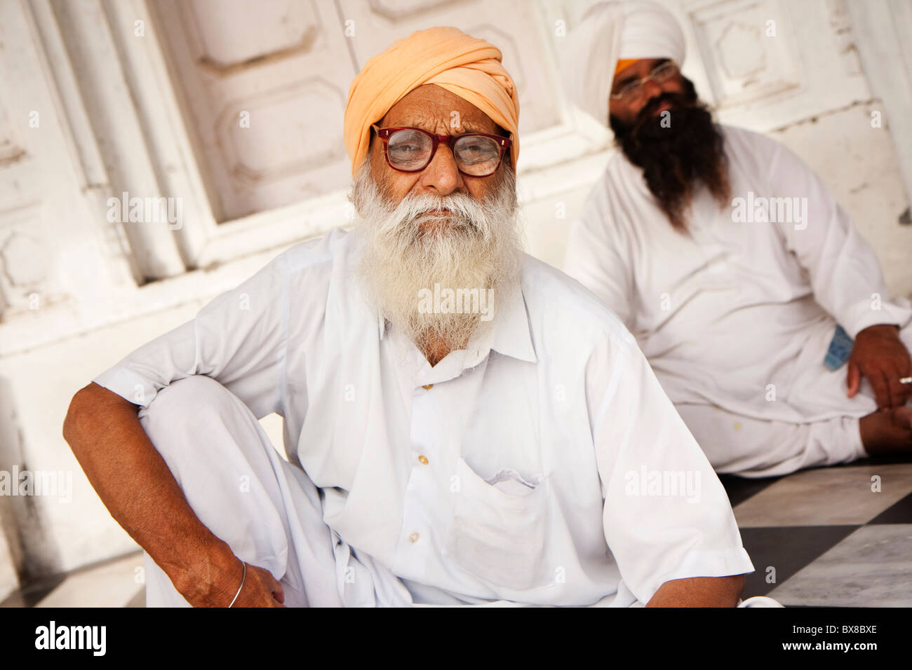 Old indian man sitting turban hi-res stock photography and images - Alamy