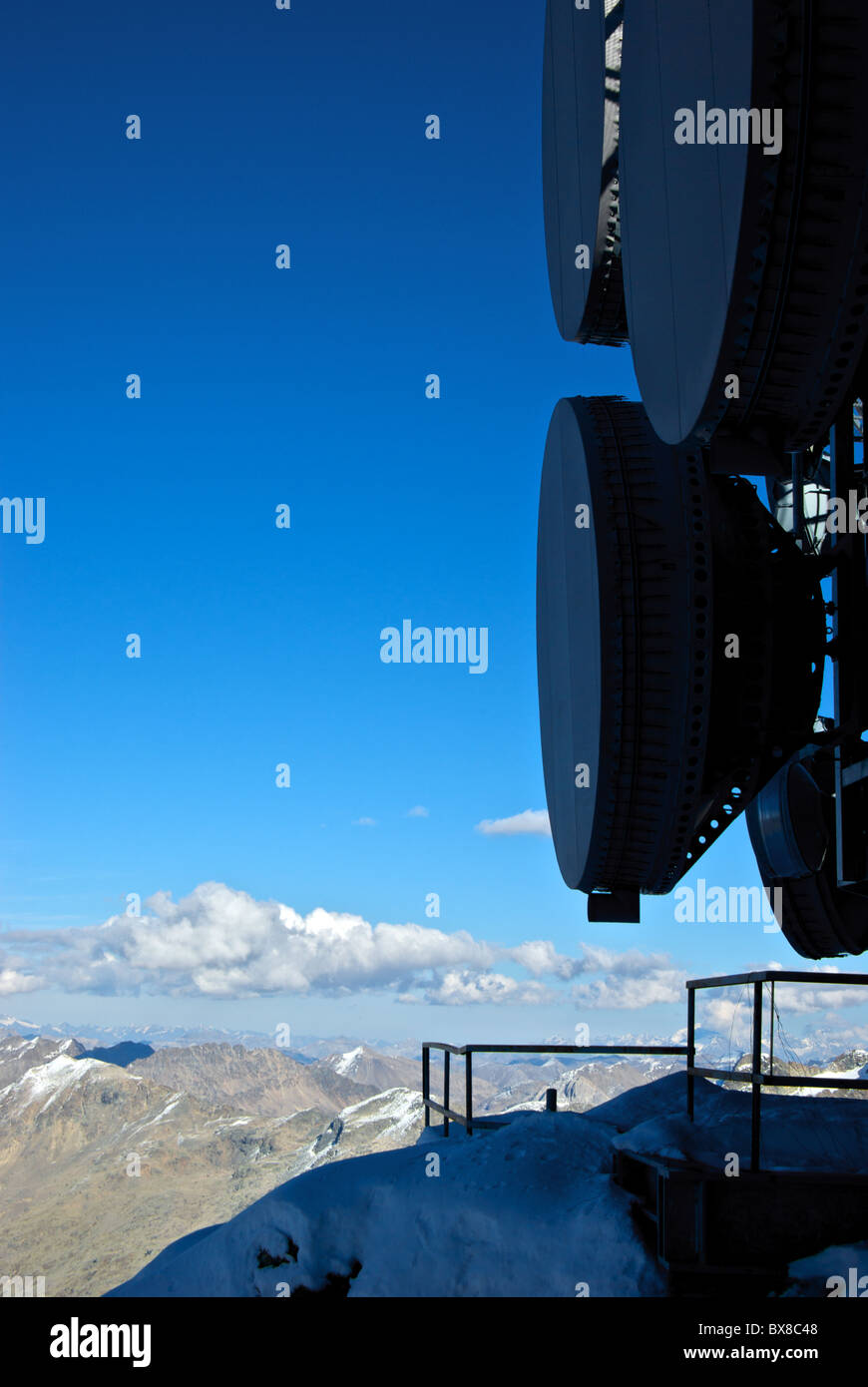 Microwave telecommunication transmission tower with antennnae atop ...