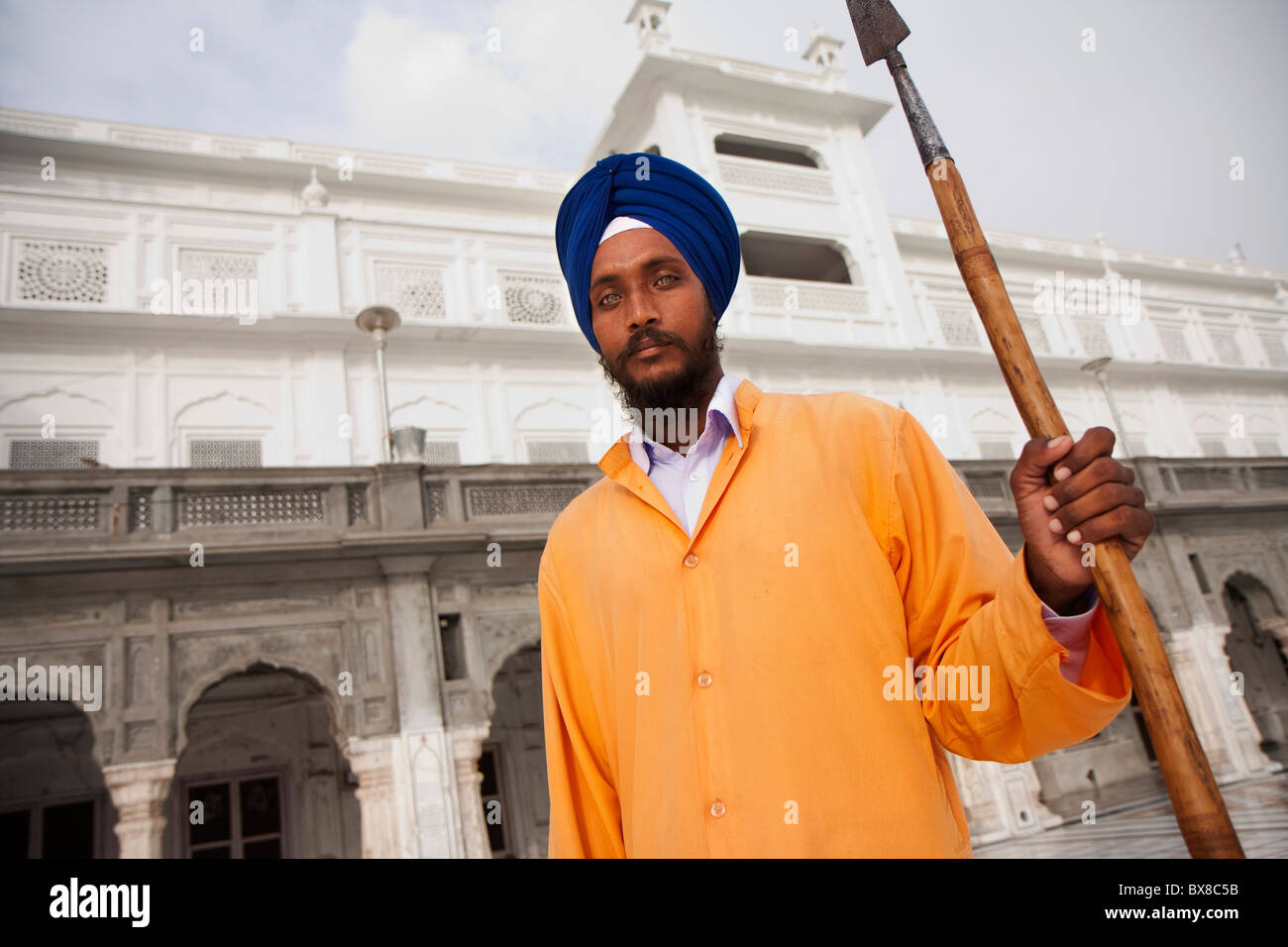 A green eyed Sikh guard at the Golden Temple, Amritsar, Punjab, India ...