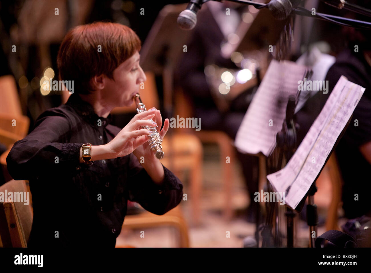 Orchestras hi-res stock photography and images - Alamy