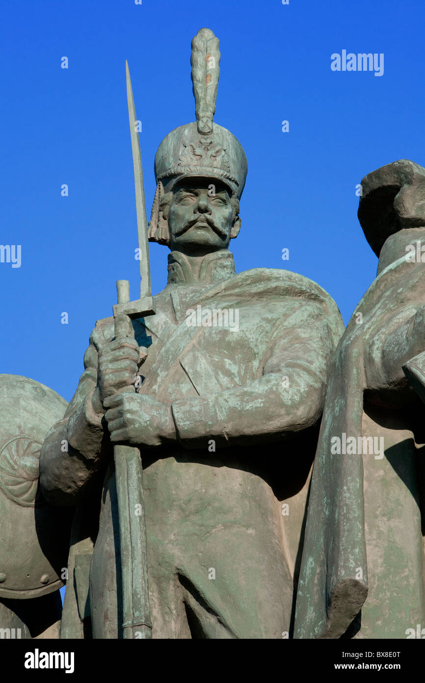 Bronze statue man with rifle hi-res stock photography and images - Alamy