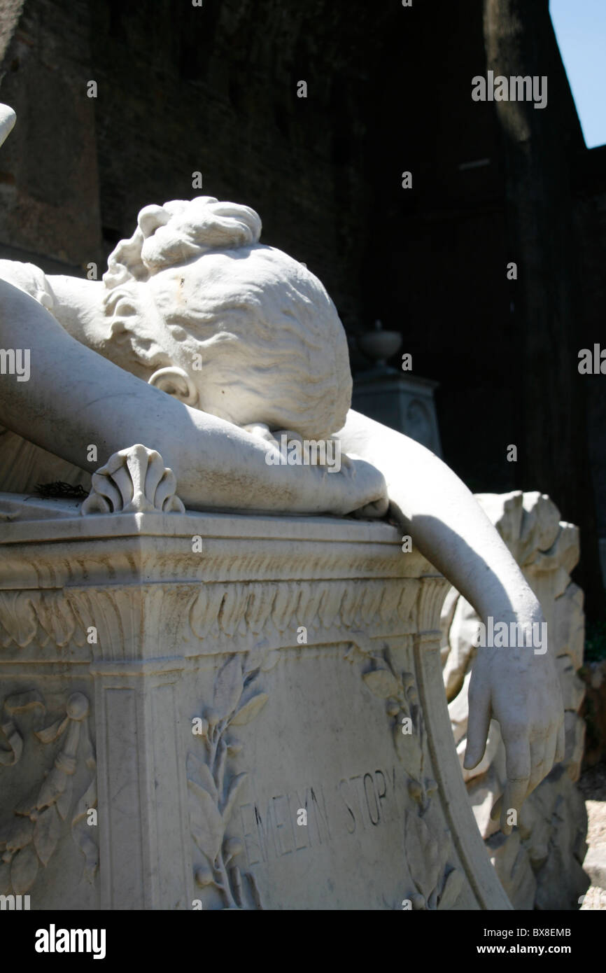 gravestone statue in protestant cemetery near piramide, rome Stock ...