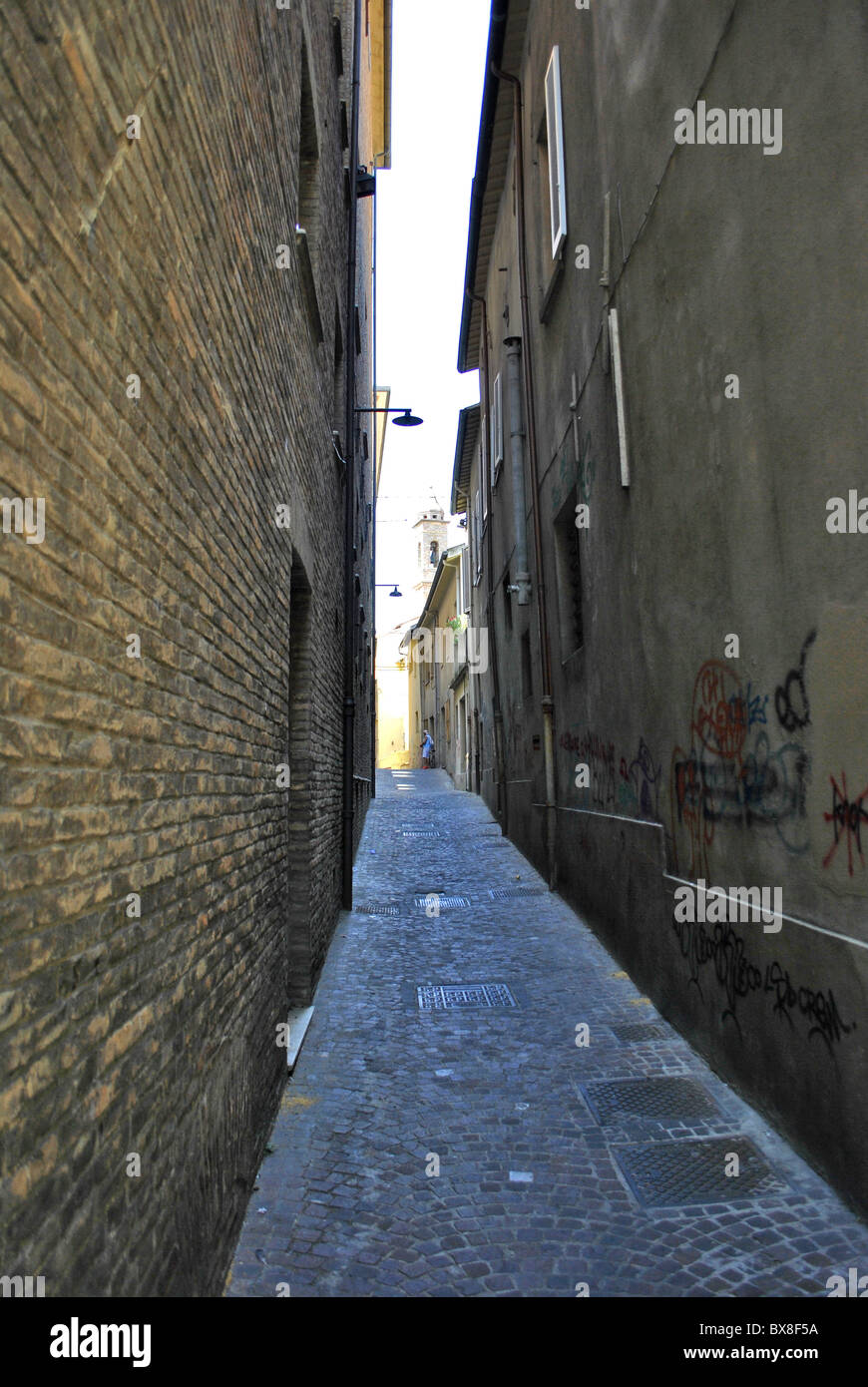 Narrow alley wall block hi-res stock photography and images - Alamy