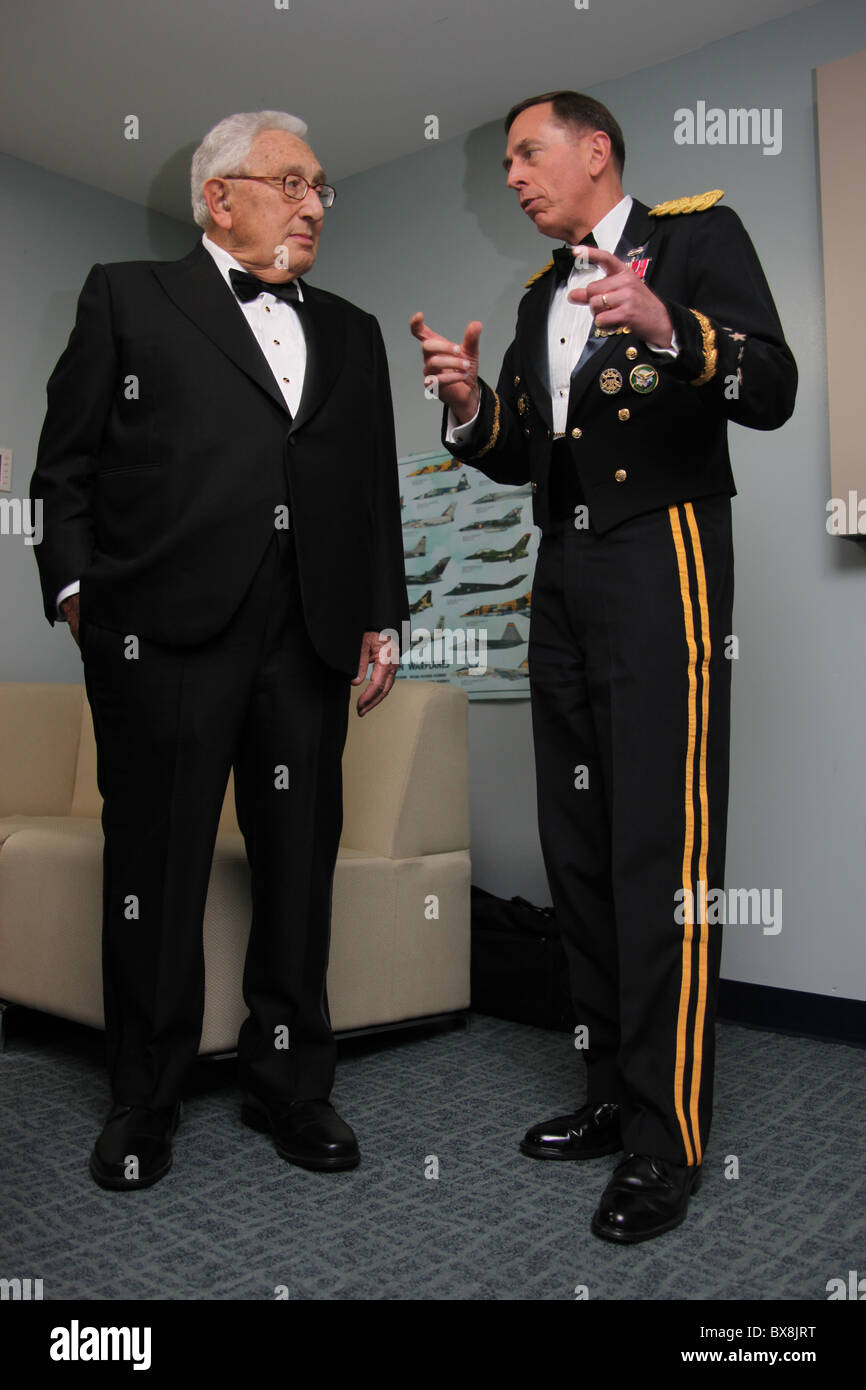 Henry kissinger army hi-res stock photography and images - Alamy