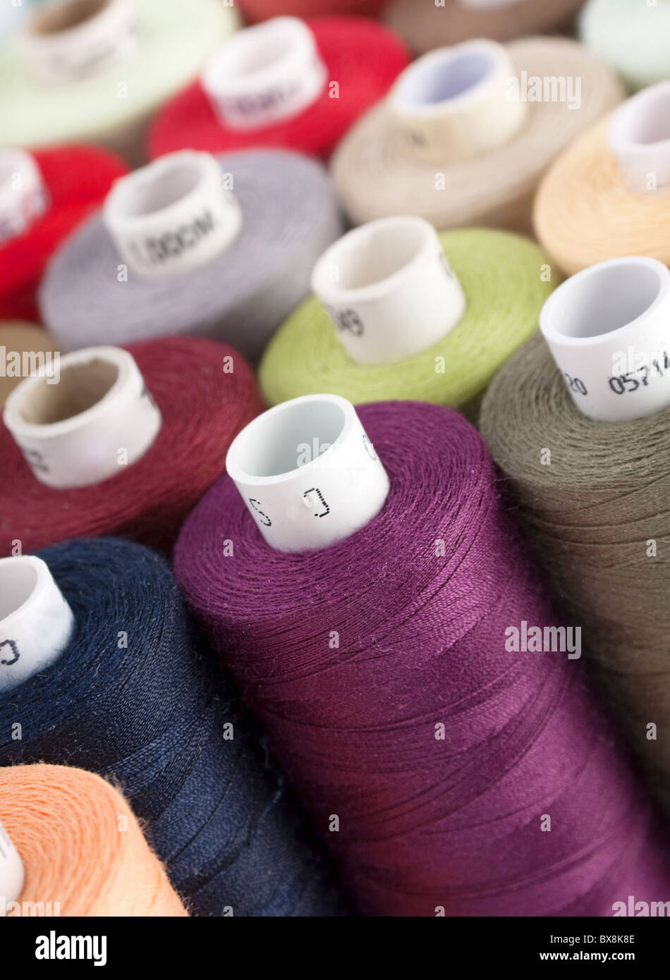 Thread string hi-res stock photography and images - Alamy