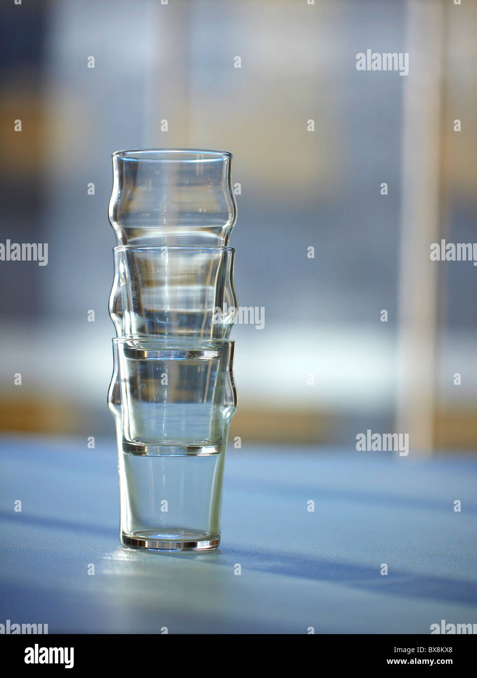 Empty glasses hi-res stock photography and images - Alamy