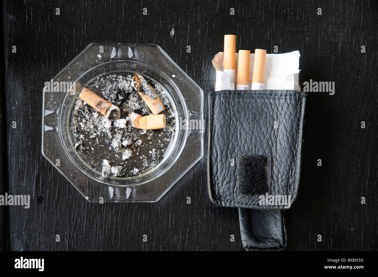 Cigarettes packet hi-res stock photography and images - Alamy