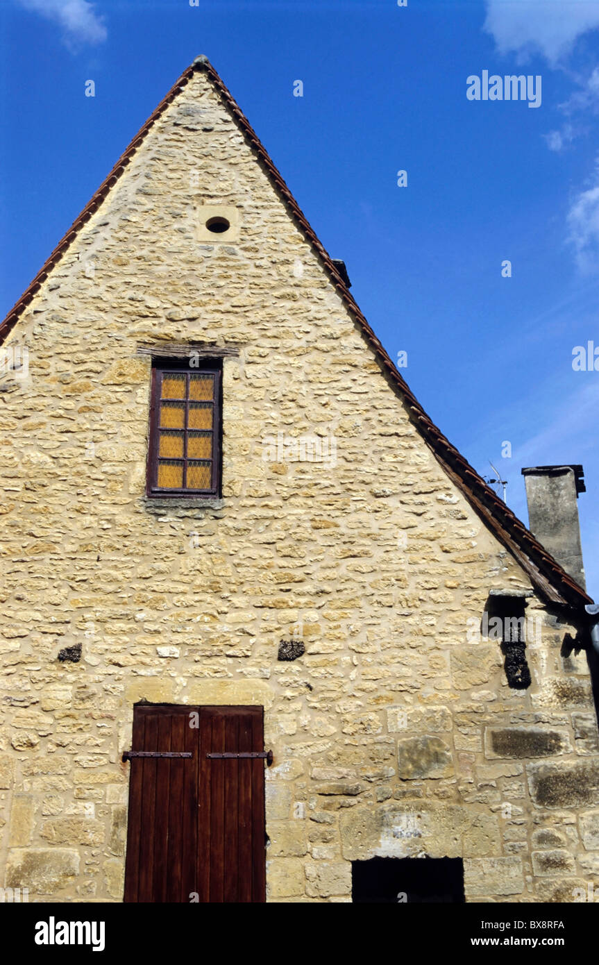 Typical medieval house with a thatched roof in Sarlat-la-Caneda ...