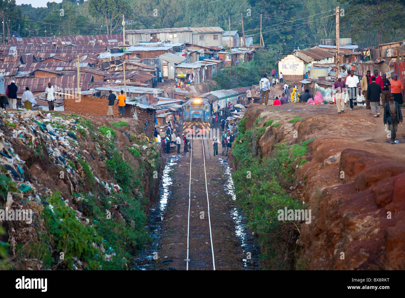 Train in the Kibera slums, Nairobi, Kenya Stock Photo - Alamy