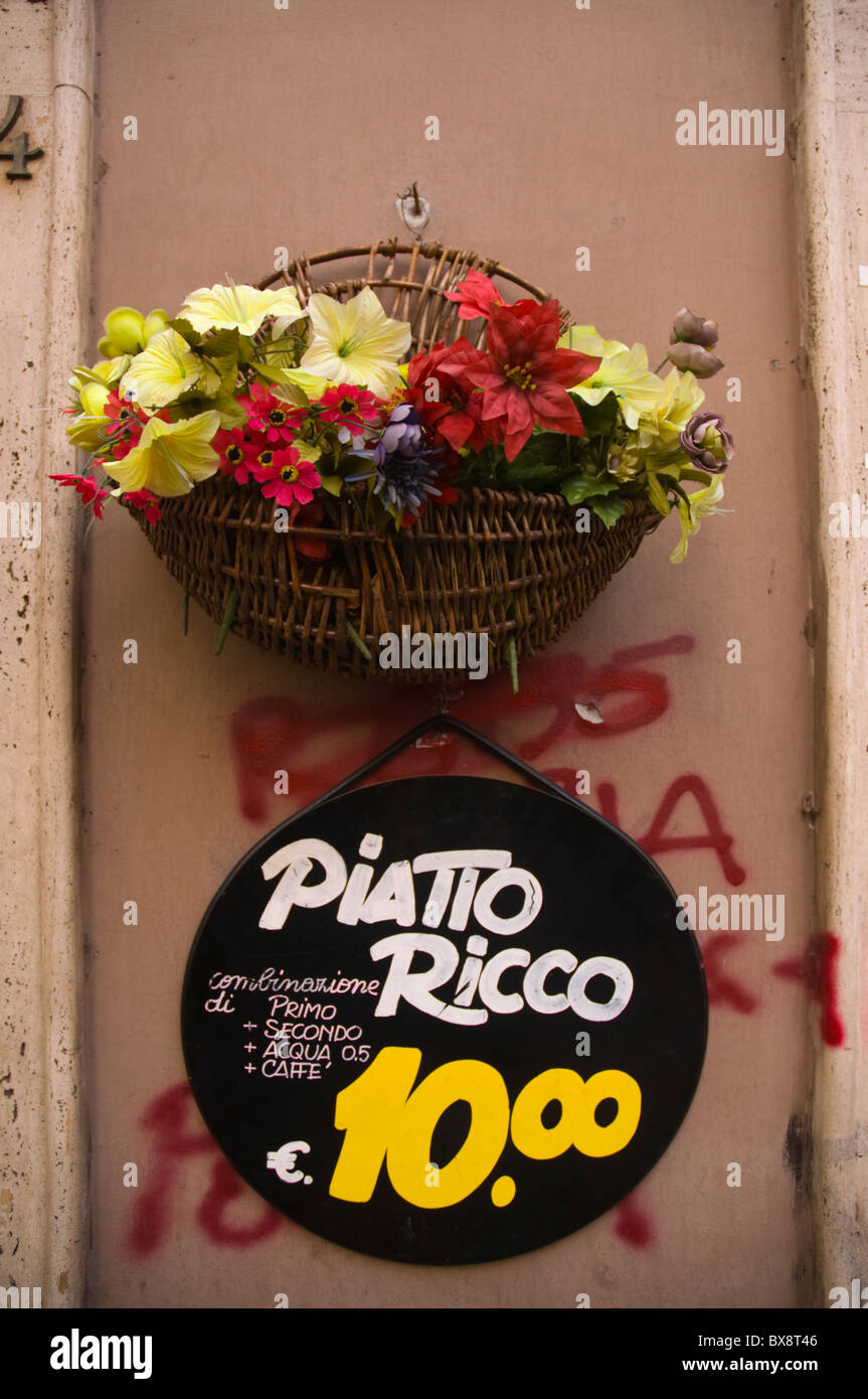 Italian restaurant sign front hi-res stock photography and images - Alamy