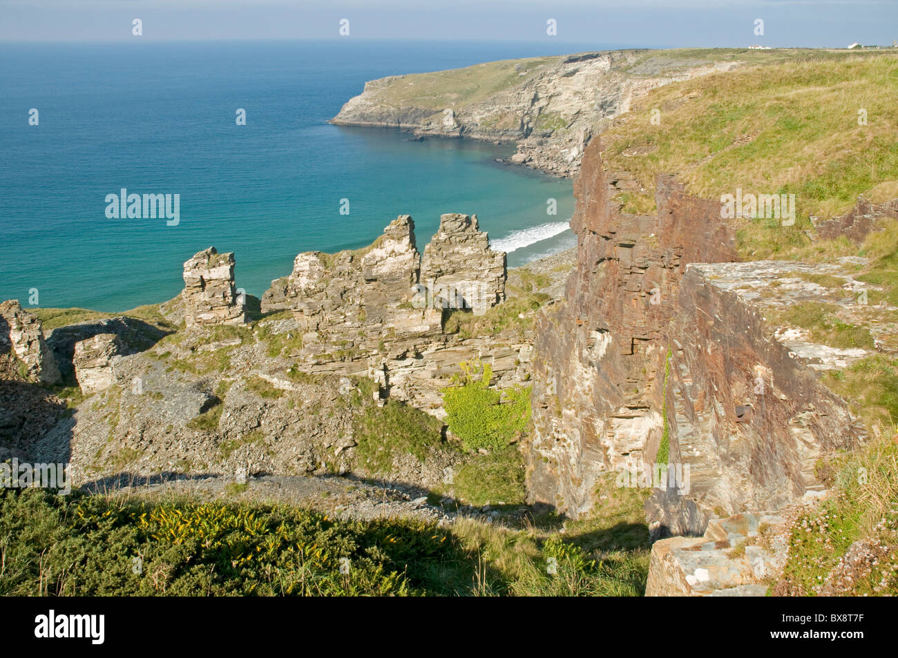 Disused Trebarwith Quarries overlooking Hole Beach on the north ...
