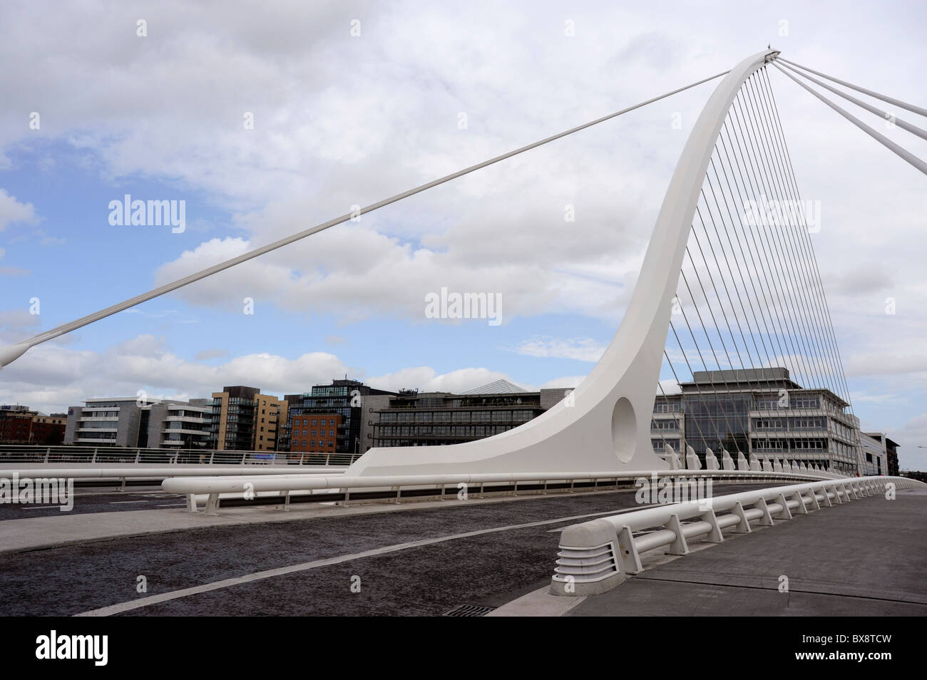 Samuel beckett bridge hi-res stock photography and images - Alamy