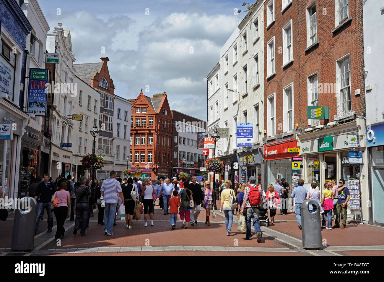 People shopping pedestrian street dublin hi-res stock photography and ...
