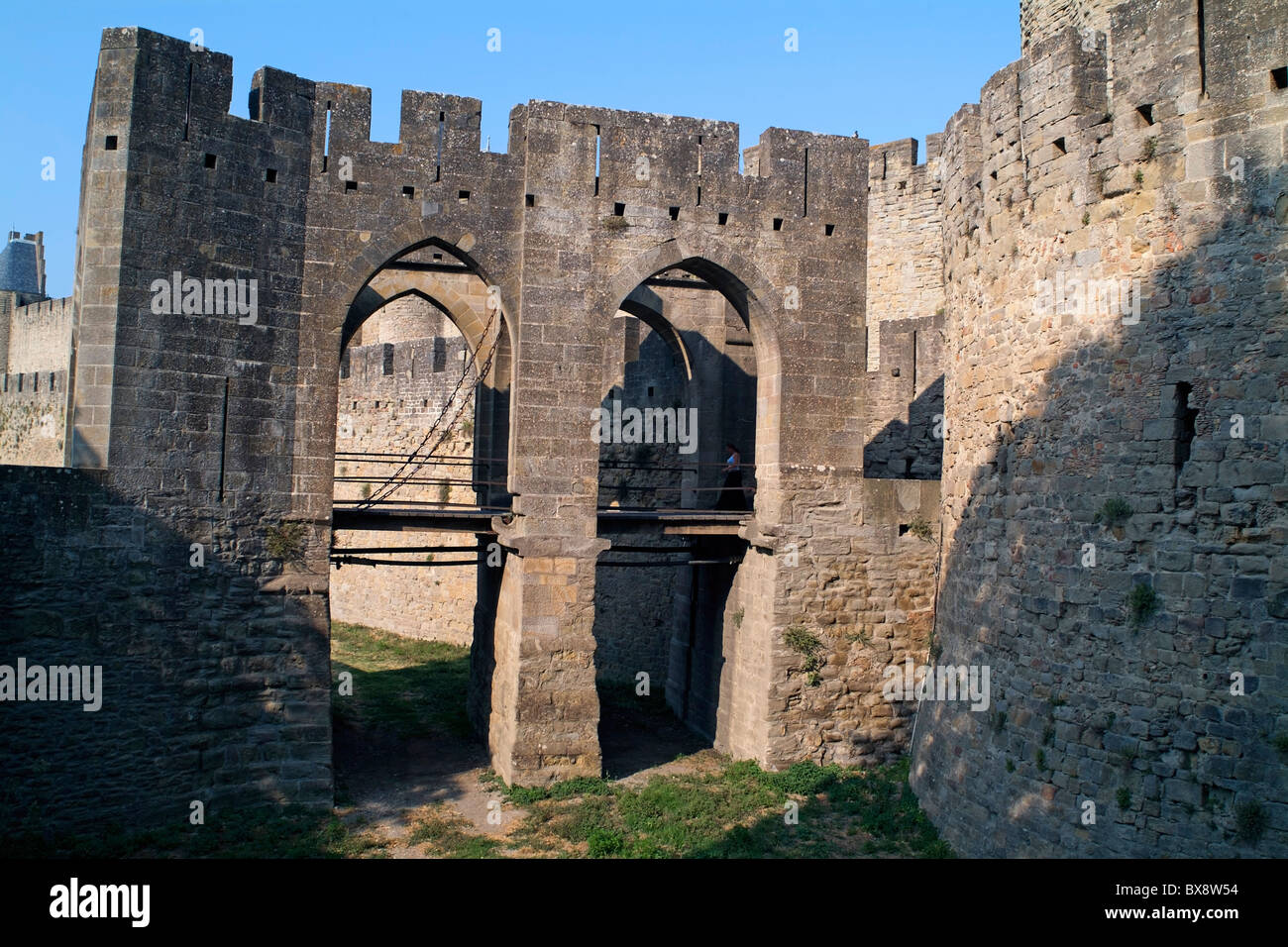 Castle walls and dry moat hi-res stock photography and images - Alamy