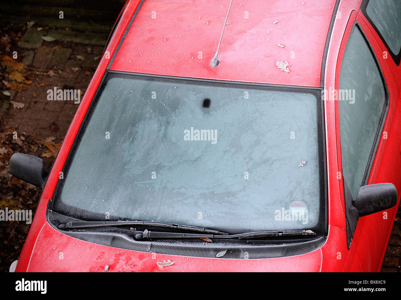 frozen car windscreen Stock Photo - Alamy