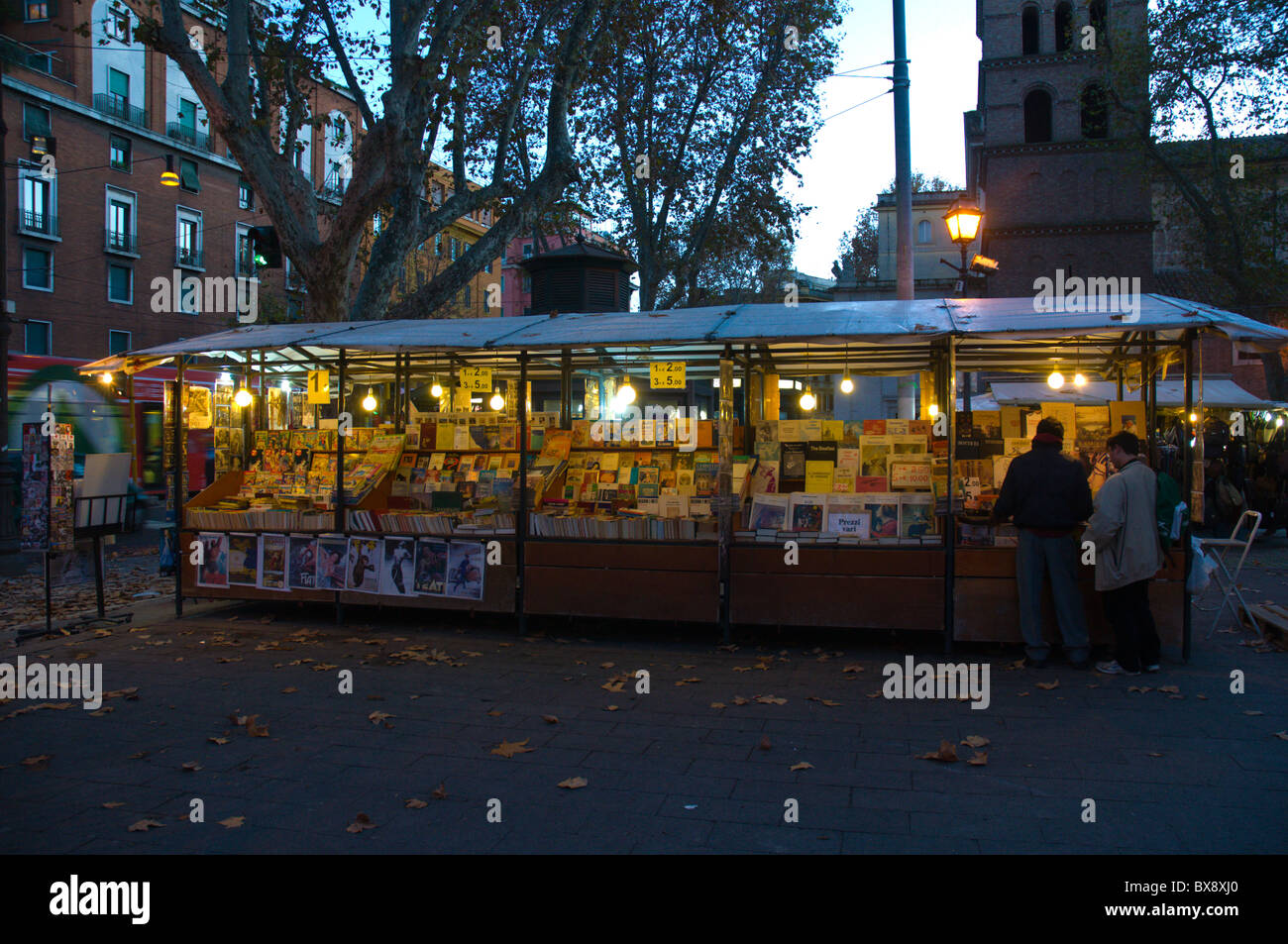 Books stalls italy hi-res stock photography and images - Alamy