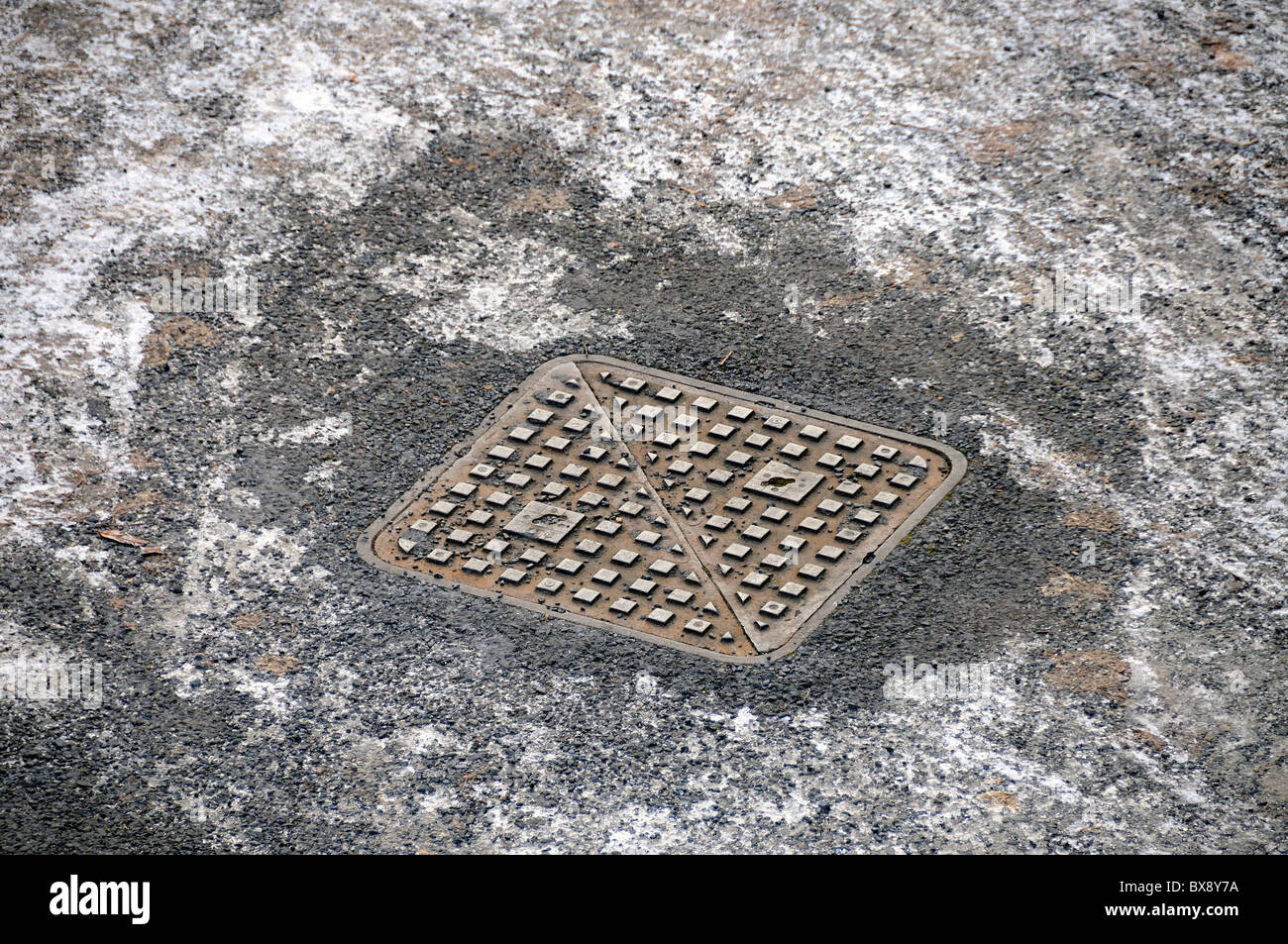 Road drain hi-res stock photography and images - Alamy
